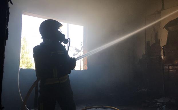 Fuego en un edificio en construcción en Jaén | Ideal