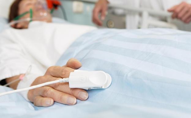 El sencillo gesto que puede aliviar el dolor de un paciente | Ideal