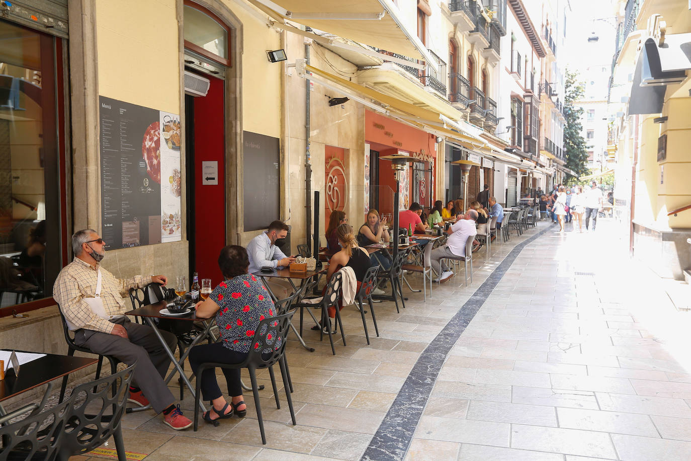 Fotos: Así están los bares de Granada en el primer sábado sin toque de ...