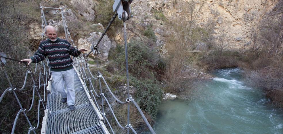 Una ruta para recorrer el río Castril sin tocar el suelo | Ideal