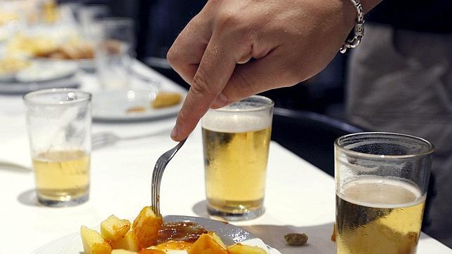 Efecto aperitivo: el alcohol hace que comamos más | Ideal