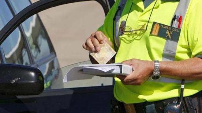10 multas absurdas que te puedes ahorrar fácilmente | Ideal